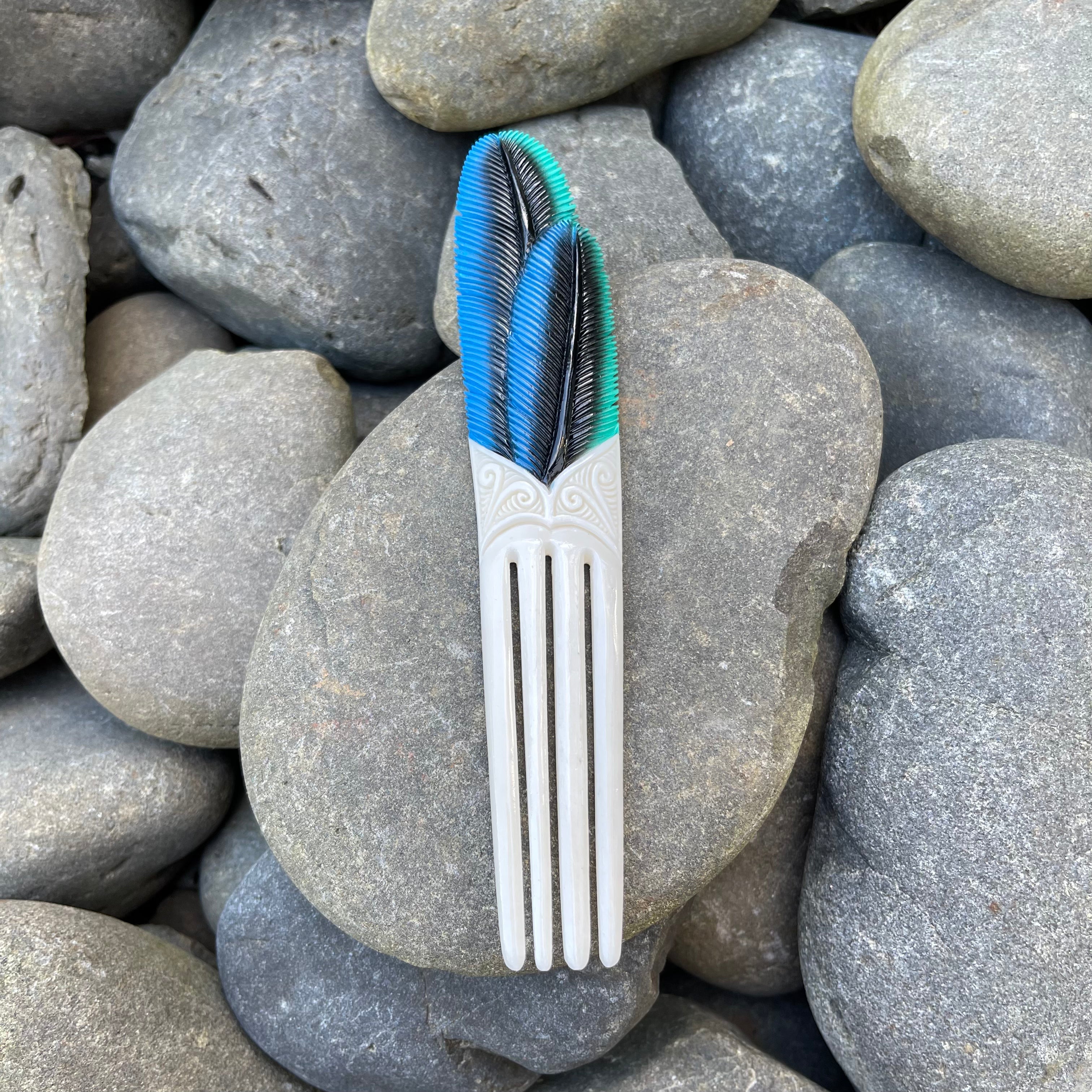 Coloured Huia Feathers – Tarati Design