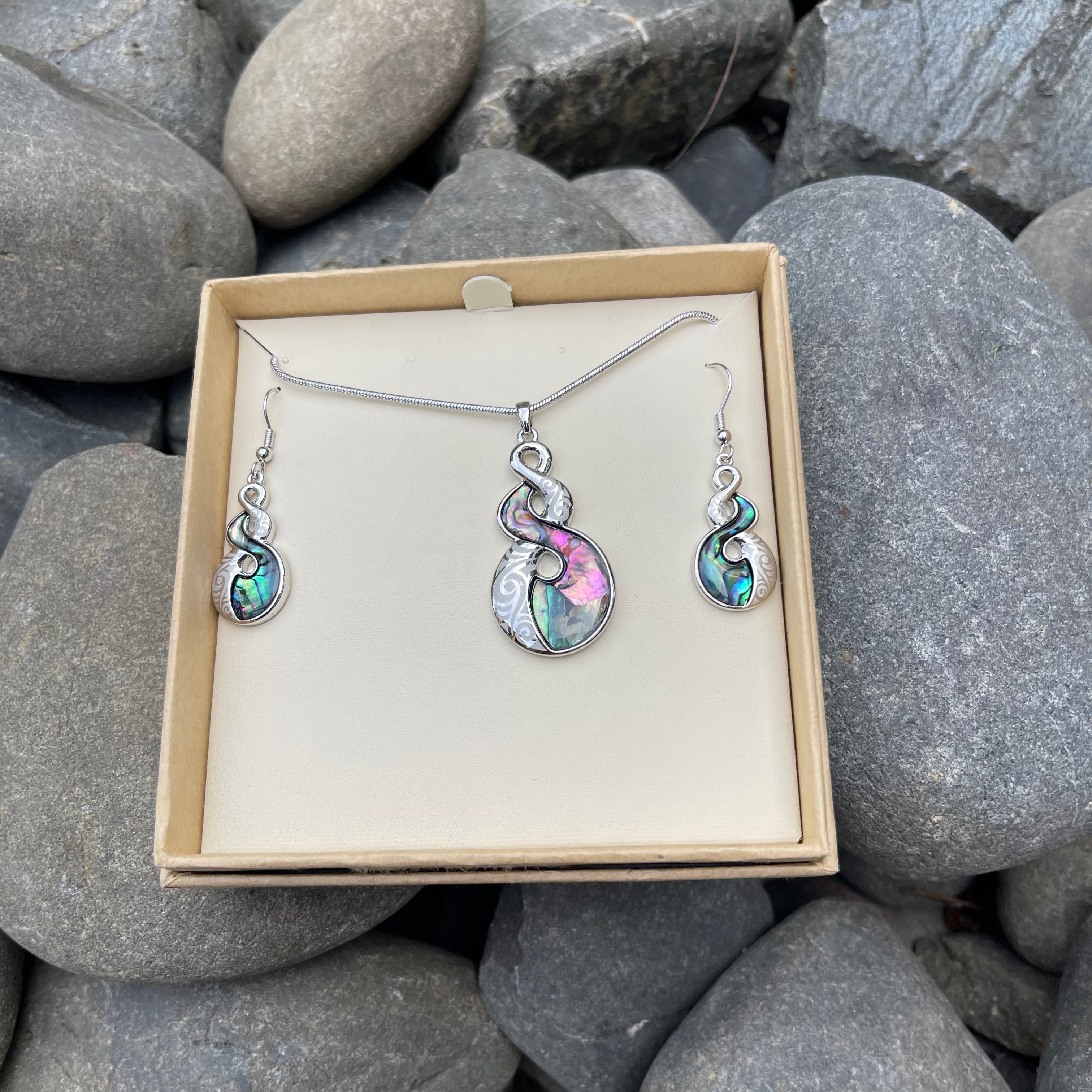 Pāua Pikorua Jewellery Set – Tarati Design