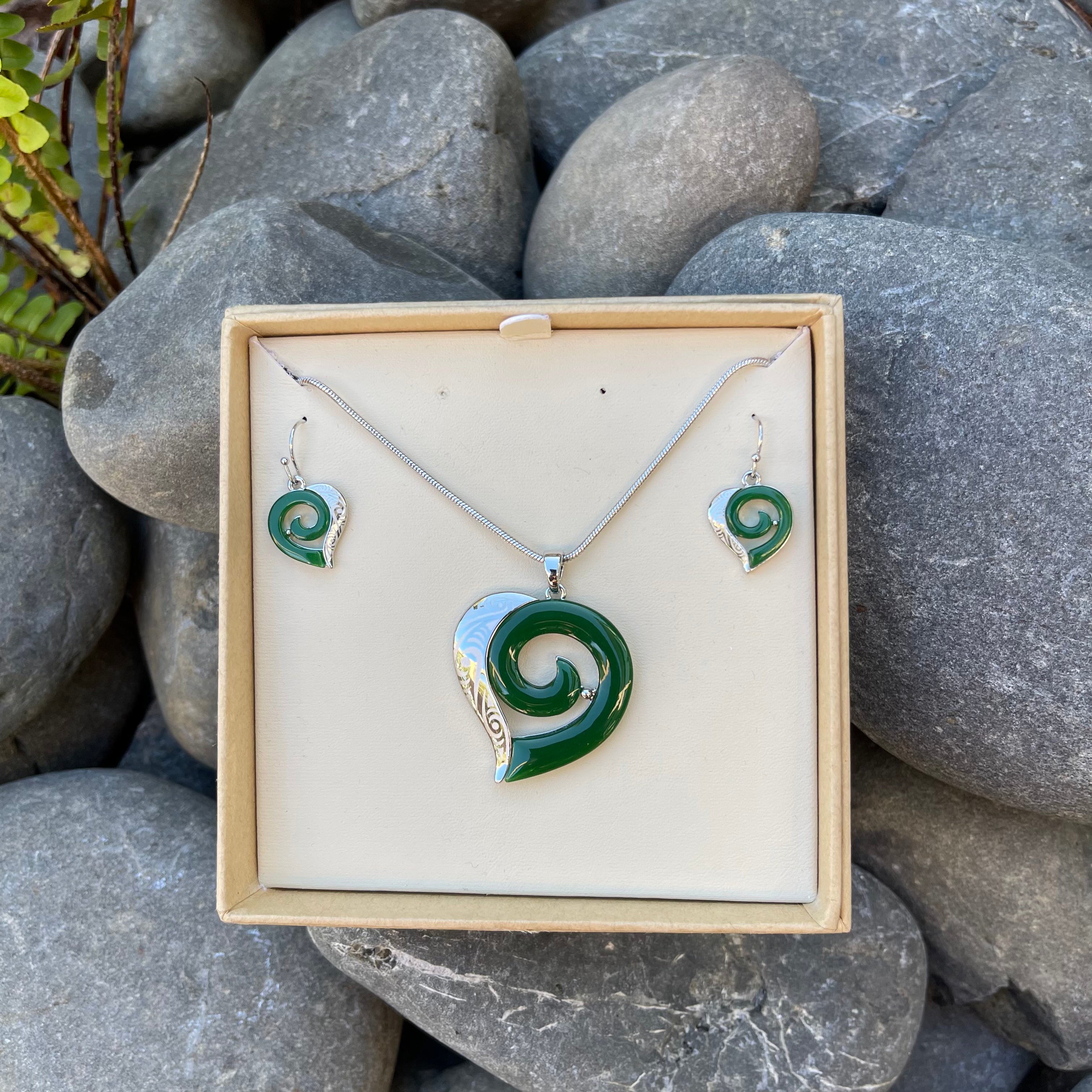 Green Koru Heart Jewellery Set – Tarati Design